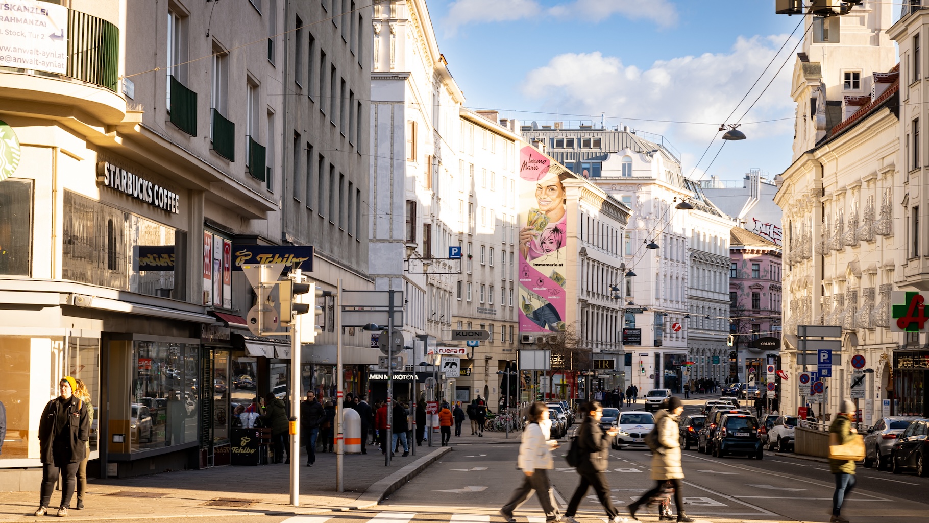 Werbewand Wien Mitte - die Feuermauer neben "The Mall"